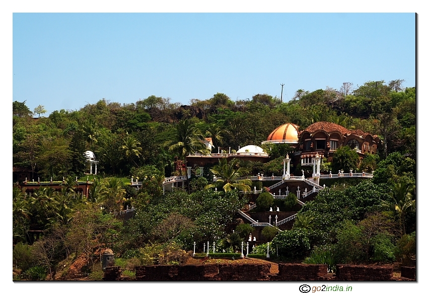 go2india.in : Eighty crore palace at Dolphin bay in Goa