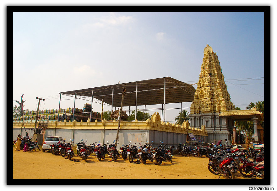 go2india.in : Temple outside complex