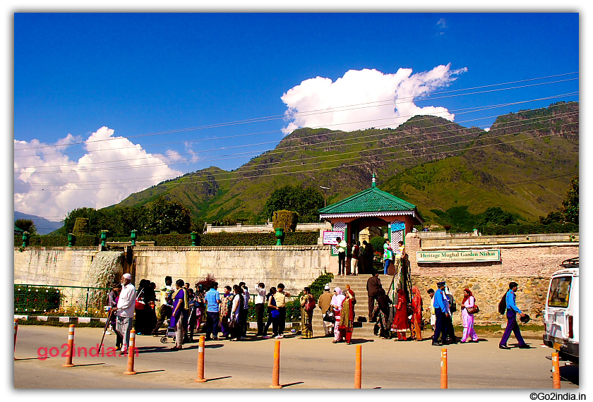 go2india.in : Main entrance of the Nishat Bagh Garden by the side of ...